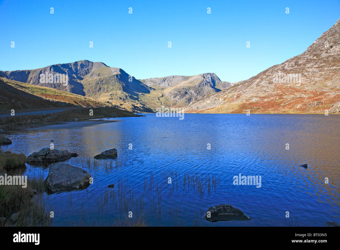 Llyn Ogwen Snowdonia Carneddau Glyderau Mountain Ranges Gwynedd North ...