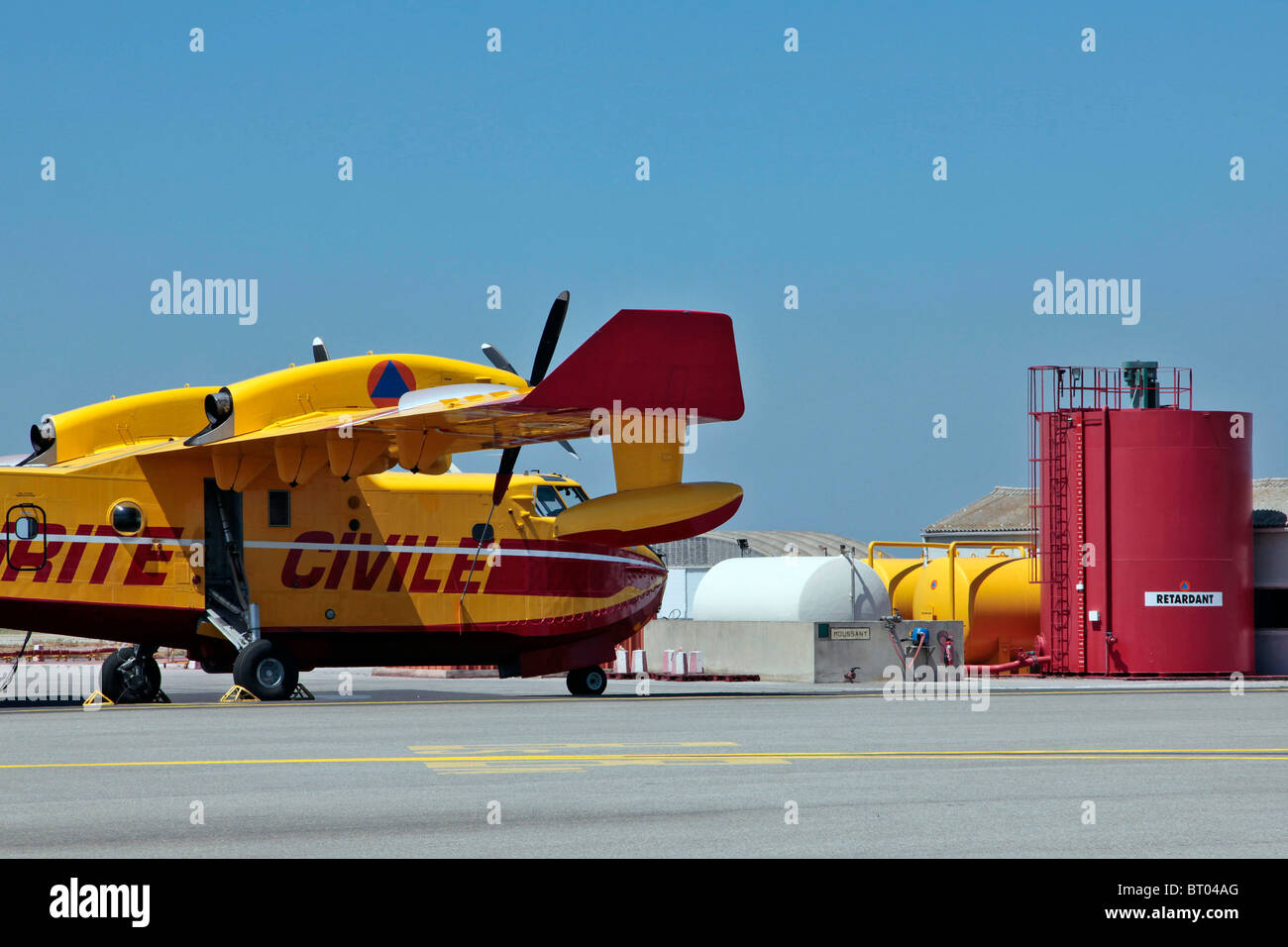 Firefighting plane water tank hi-res stock photography and images - Alamy
