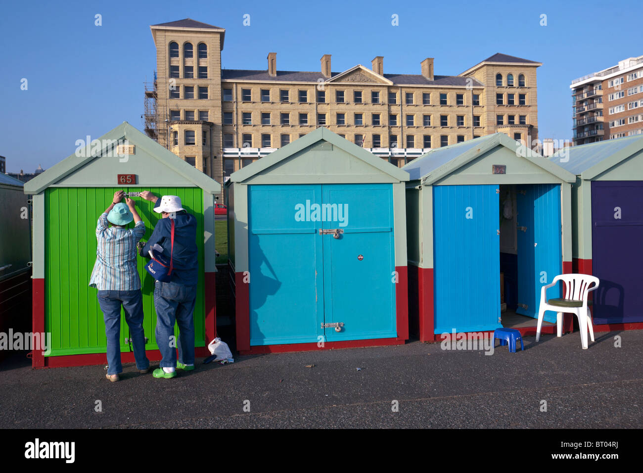 beach huts in brighton england Stock Photo - Alamy