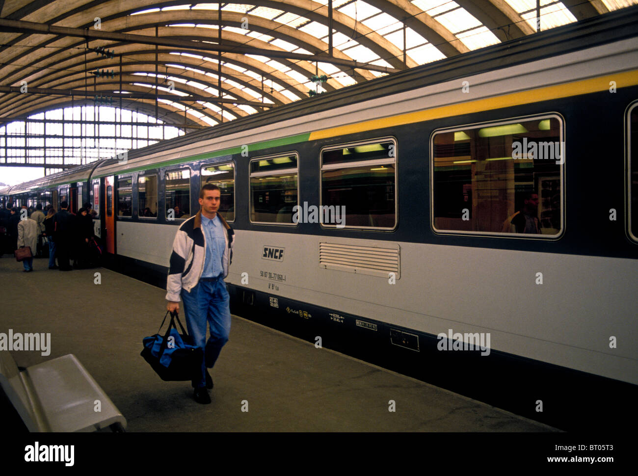 1, one, Frenchman, French man, male, passenger, train station, gare ...