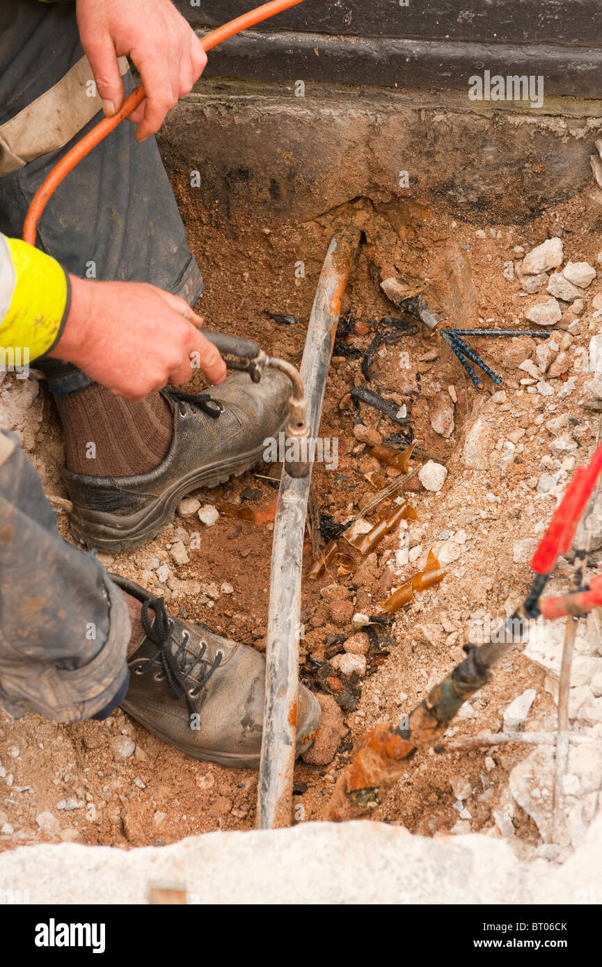 High voltage underground cable cut hi-res stock photography and images ...