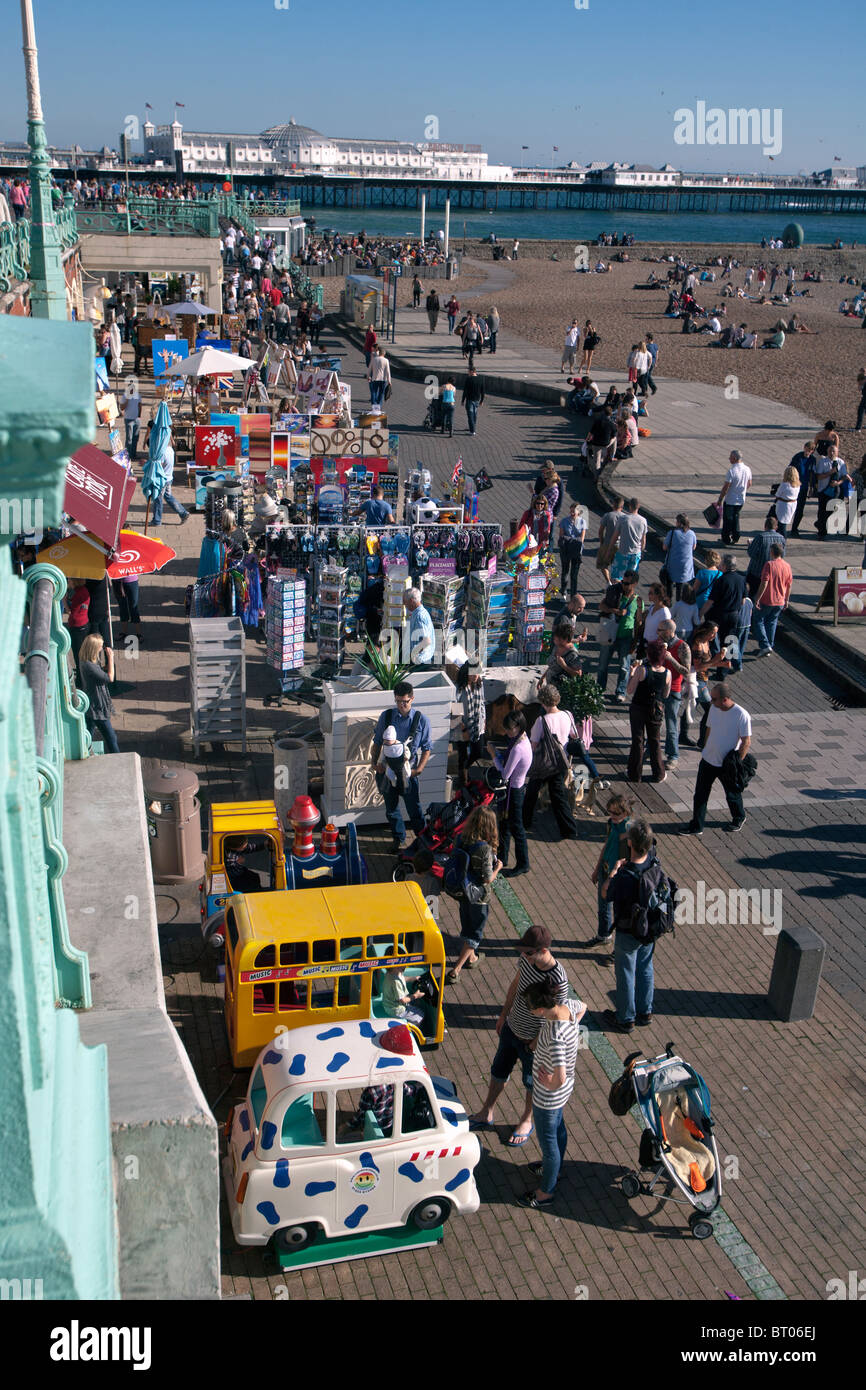 Tourist brighton beach promenade hi-res stock photography and images ...