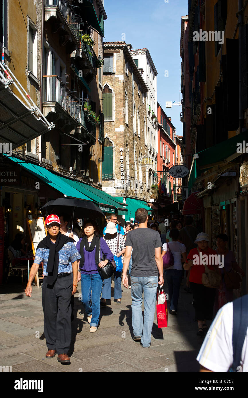 Alley ways hi-res stock photography and images - Alamy