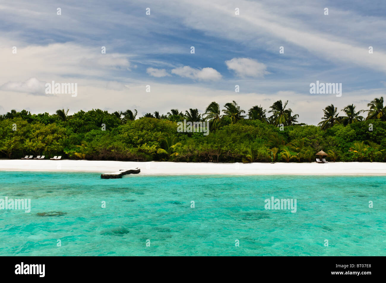Sky lonely beach hi-res stock photography and images - Alamy