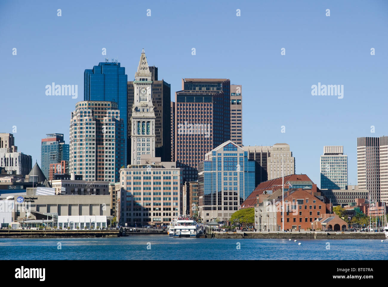 Waterfront waterfront skyline hi-res stock photography and images - Alamy