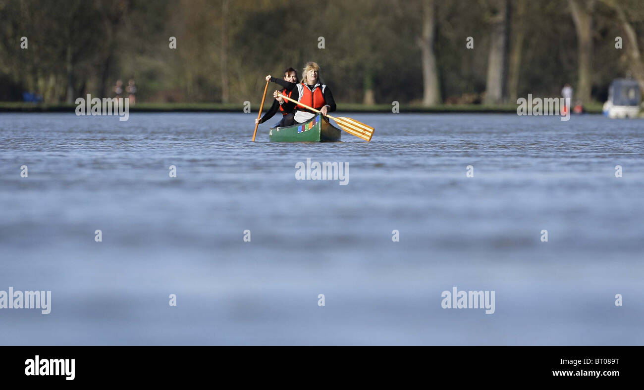 Two women Kayak on the River Thames. Picture by James Boardman Stock ...