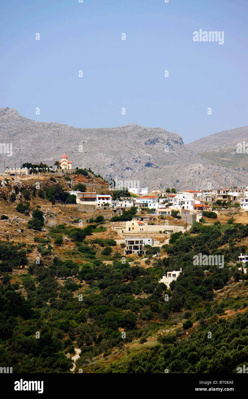 THE VILLAGE OF SELLIA IN THE LEFKA ORI MOUNTAINS ON THE GREEK ISLAND OF ...