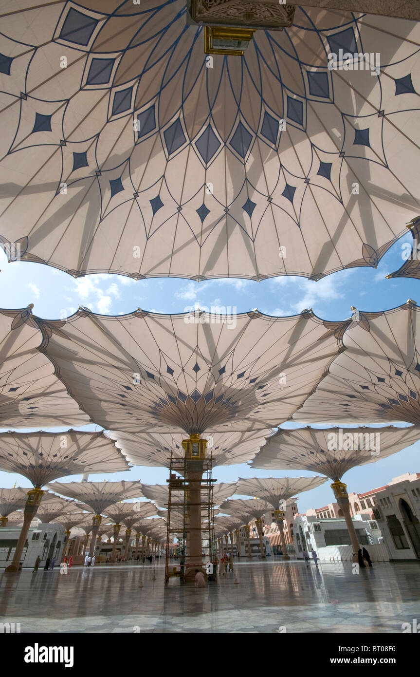Pilgrims walk underneath giant umbrellas at Nabawi Mosque compound on ...