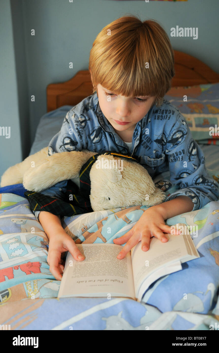 Harry Potter Book Reading Stock Photos & Harry Potter Book Reading ...