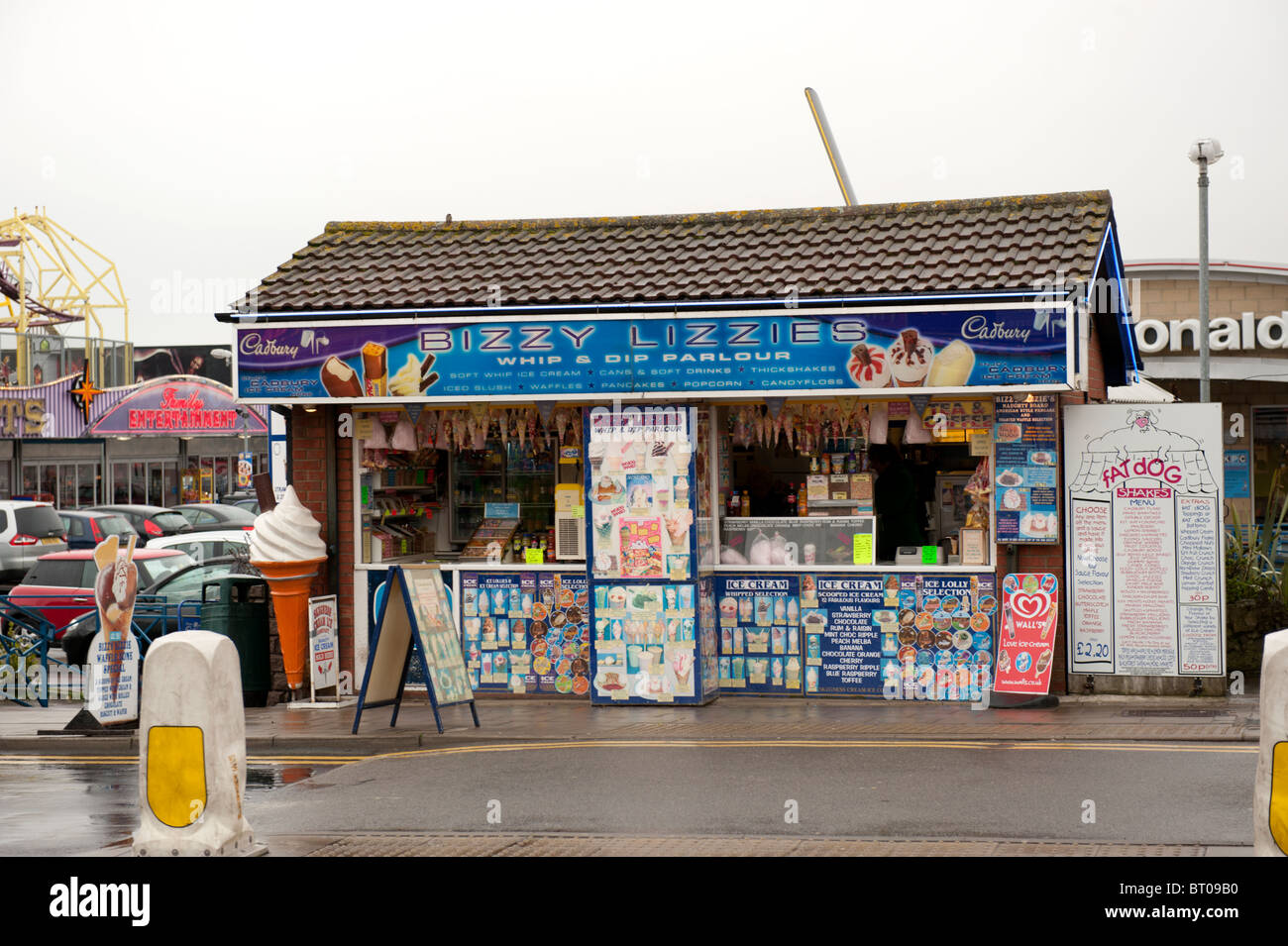 Bizzy Lizzies Seaside sweet shop Skegness Lincolnshire UK Stock Photo ...