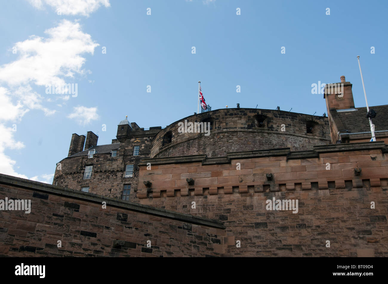 Edinburgh castle ramparts hi-res stock photography and images - Alamy