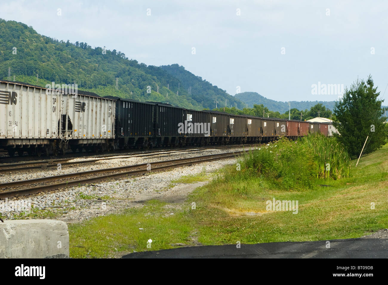 Coupled railroad cars hi-res stock photography and images - Alamy