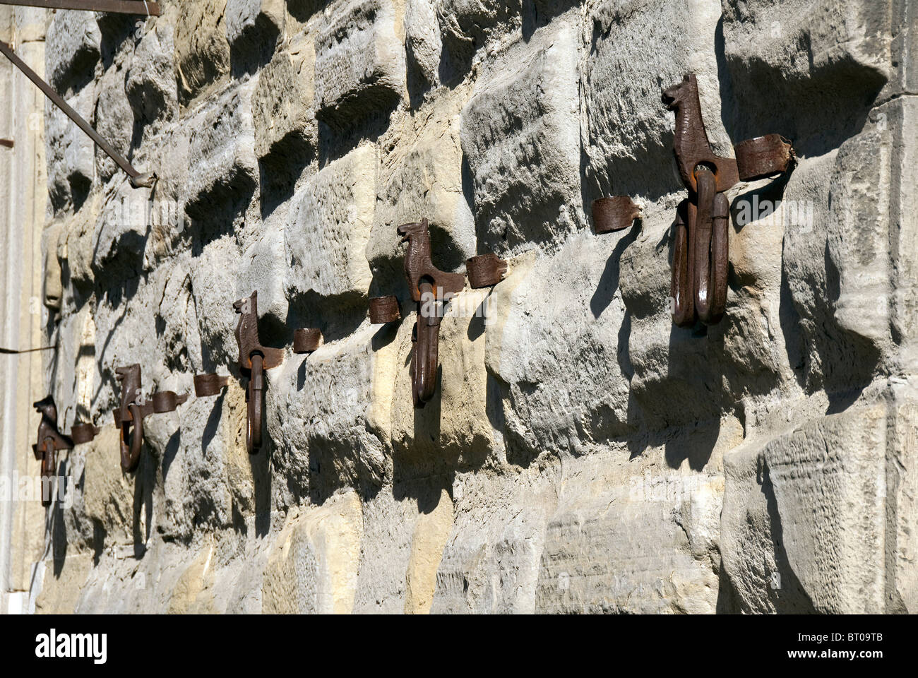 Rusticated stone wall hi-res stock photography and images - Alamy