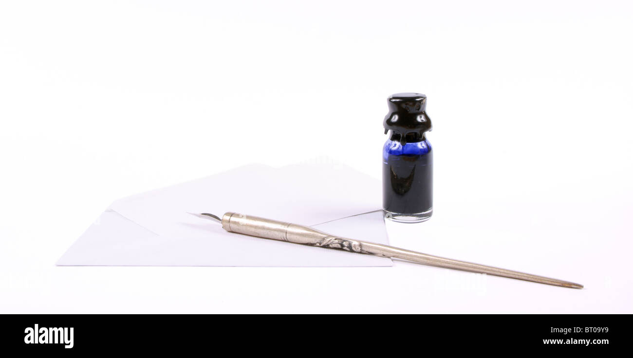 Blank note card with envelope, old-fashioned dip pen and inkwell ...