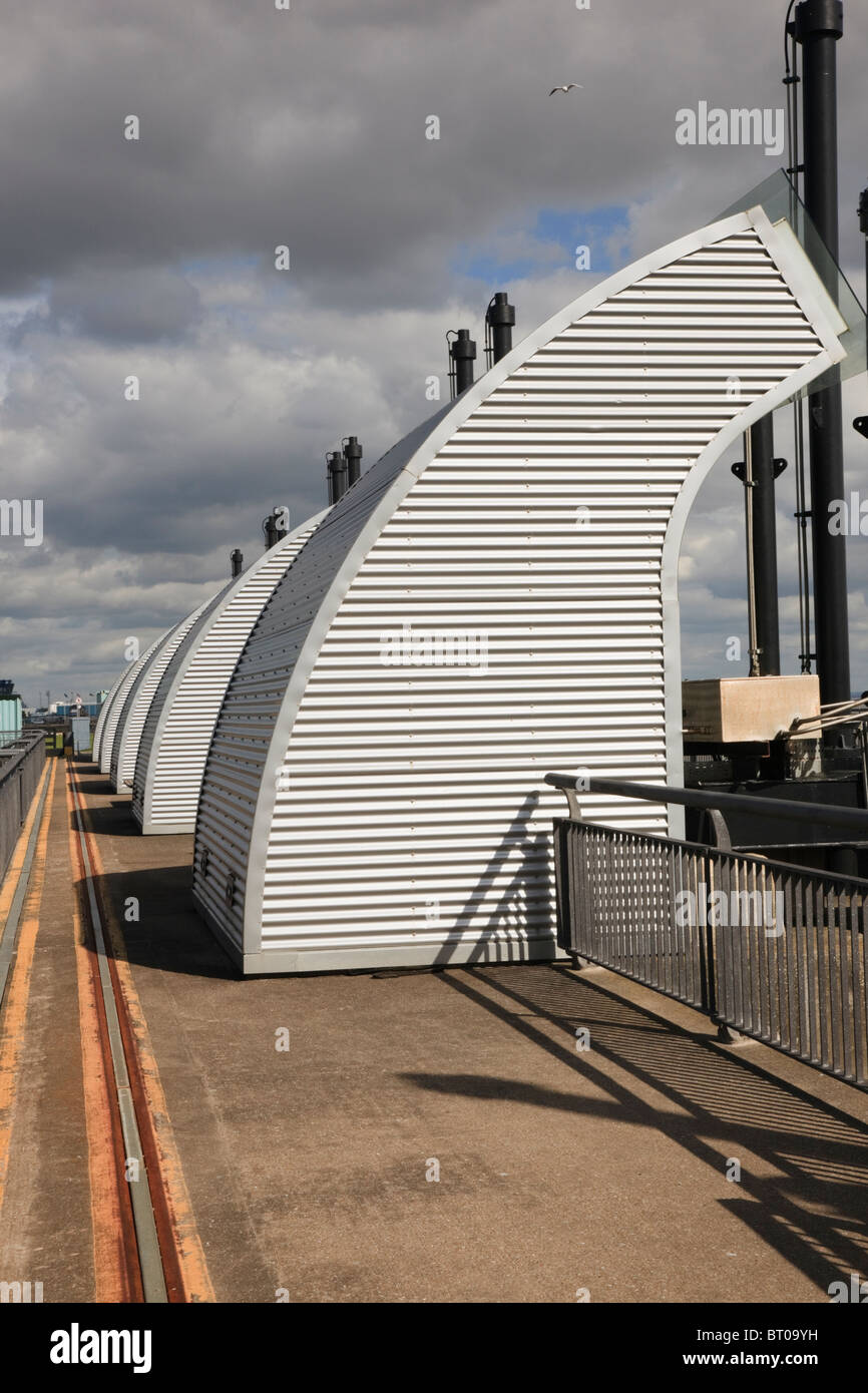 Cardiff tidal hi-res stock photography and images - Alamy