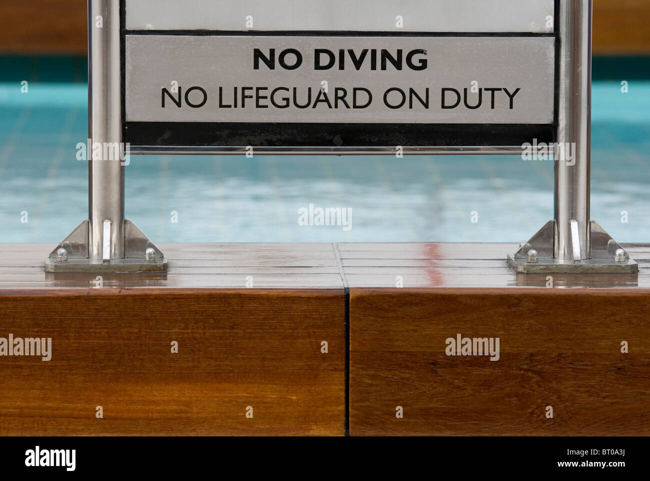 Warning sign by swimming pool Stock Photo - Alamy