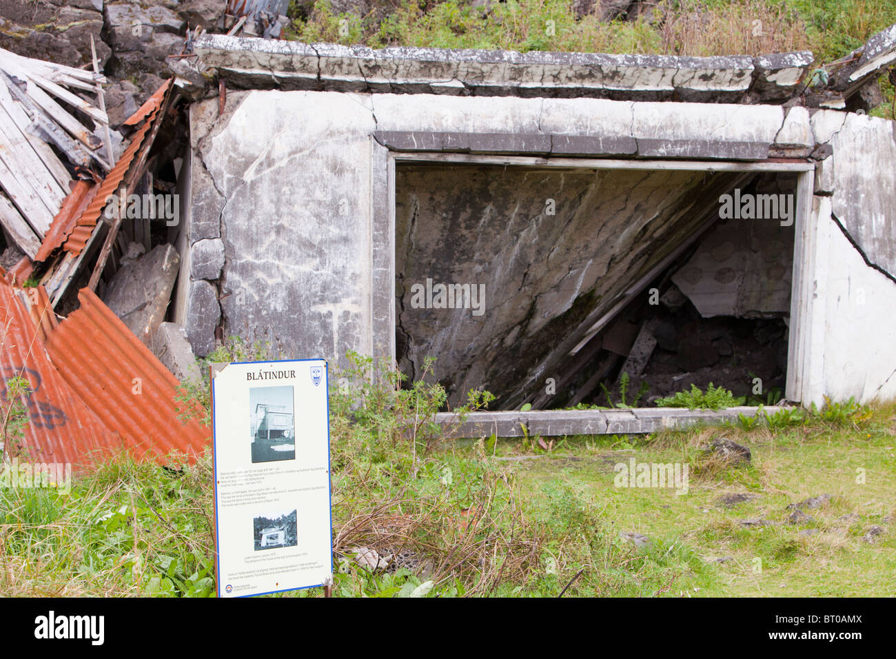 Volcano lava flow fissure hi-res stock photography and images - Alamy
