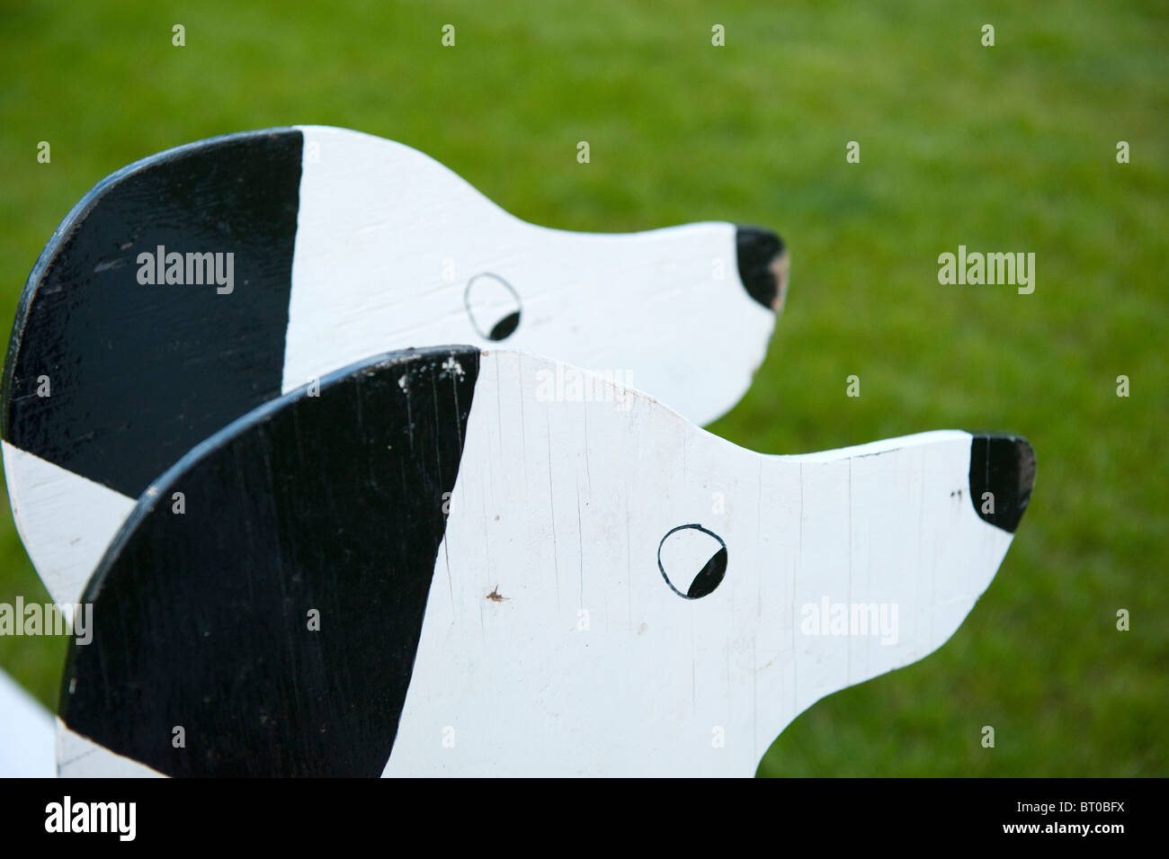 Black and White Dogs Head cutout wood Stock Photo - Alamy