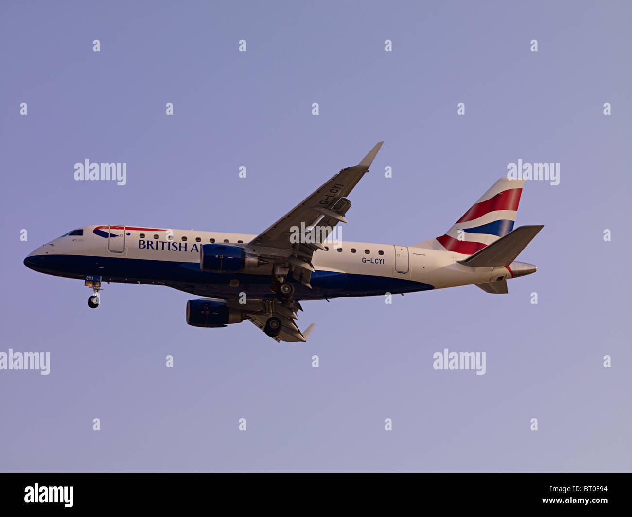 British airways plane landing hi-res stock photography and images - Alamy