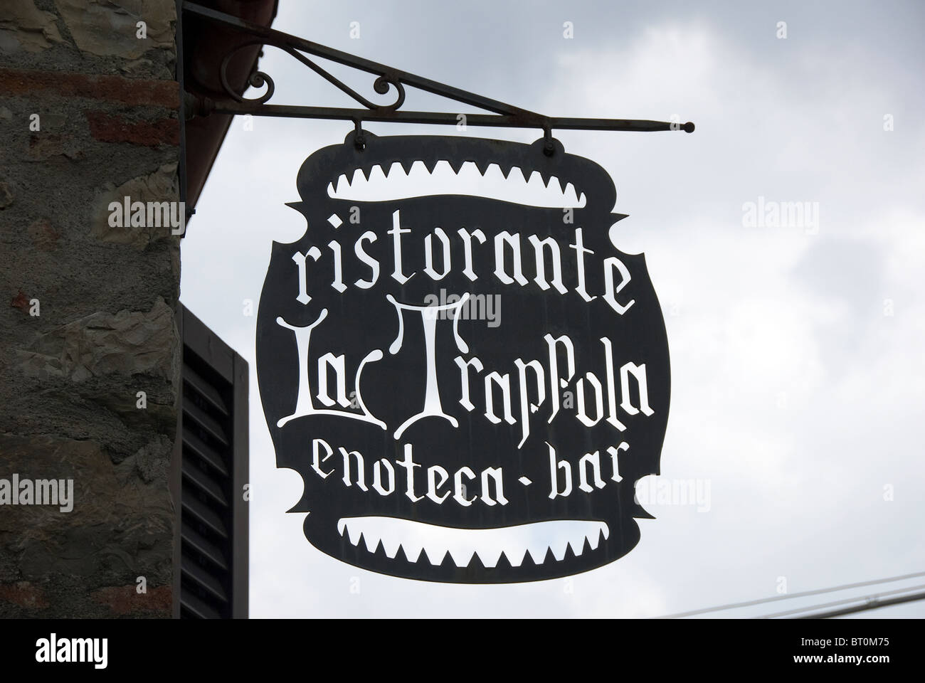 Metal restaurant sign hi-res stock photography and images - Alamy