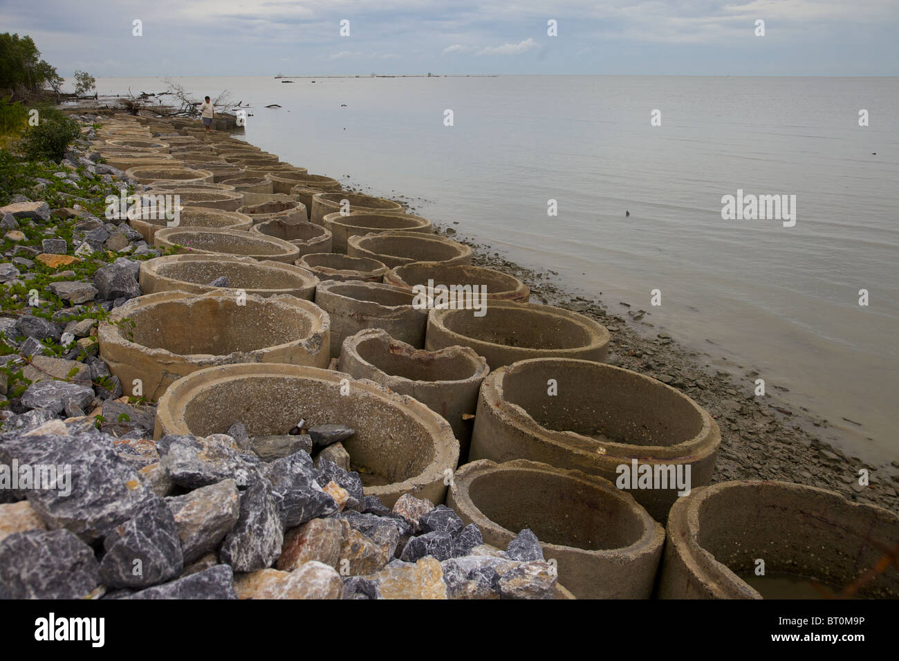 Sea defense rocks hi-res stock photography and images - Alamy