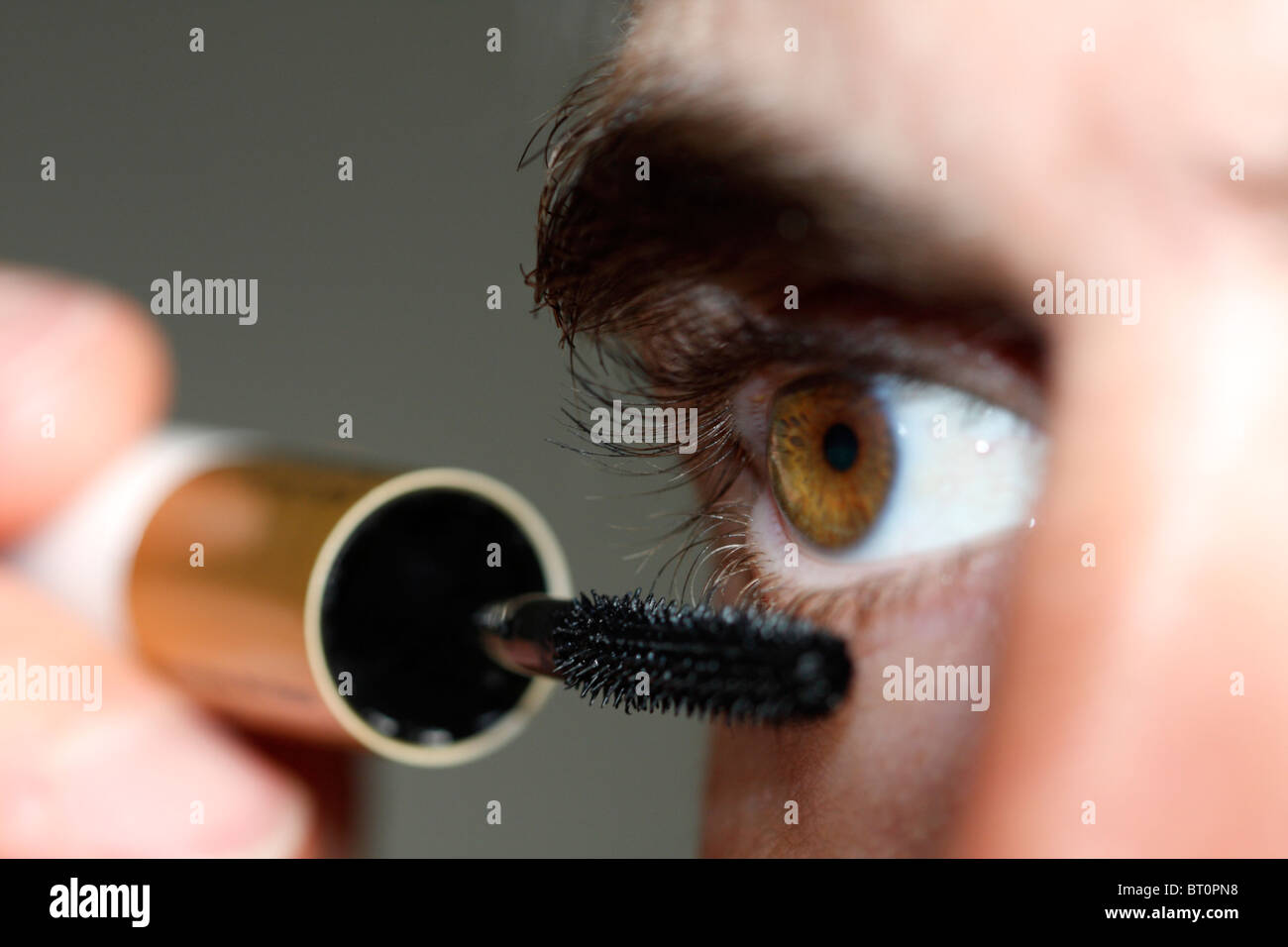 Man applying mascara Stock Photo - Alamy