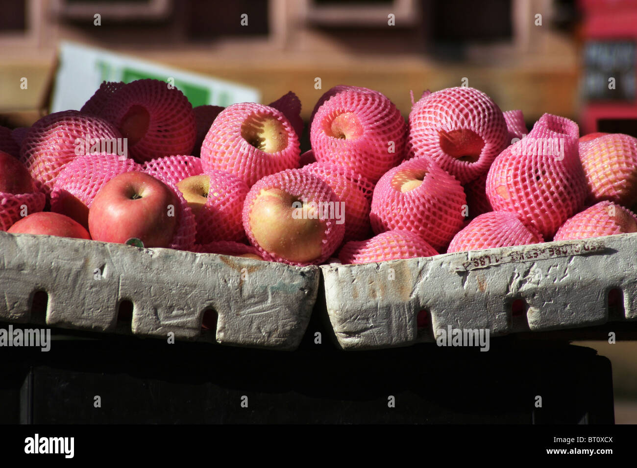 Malaysia fruit apples red market stall red hi-res stock photography and ...