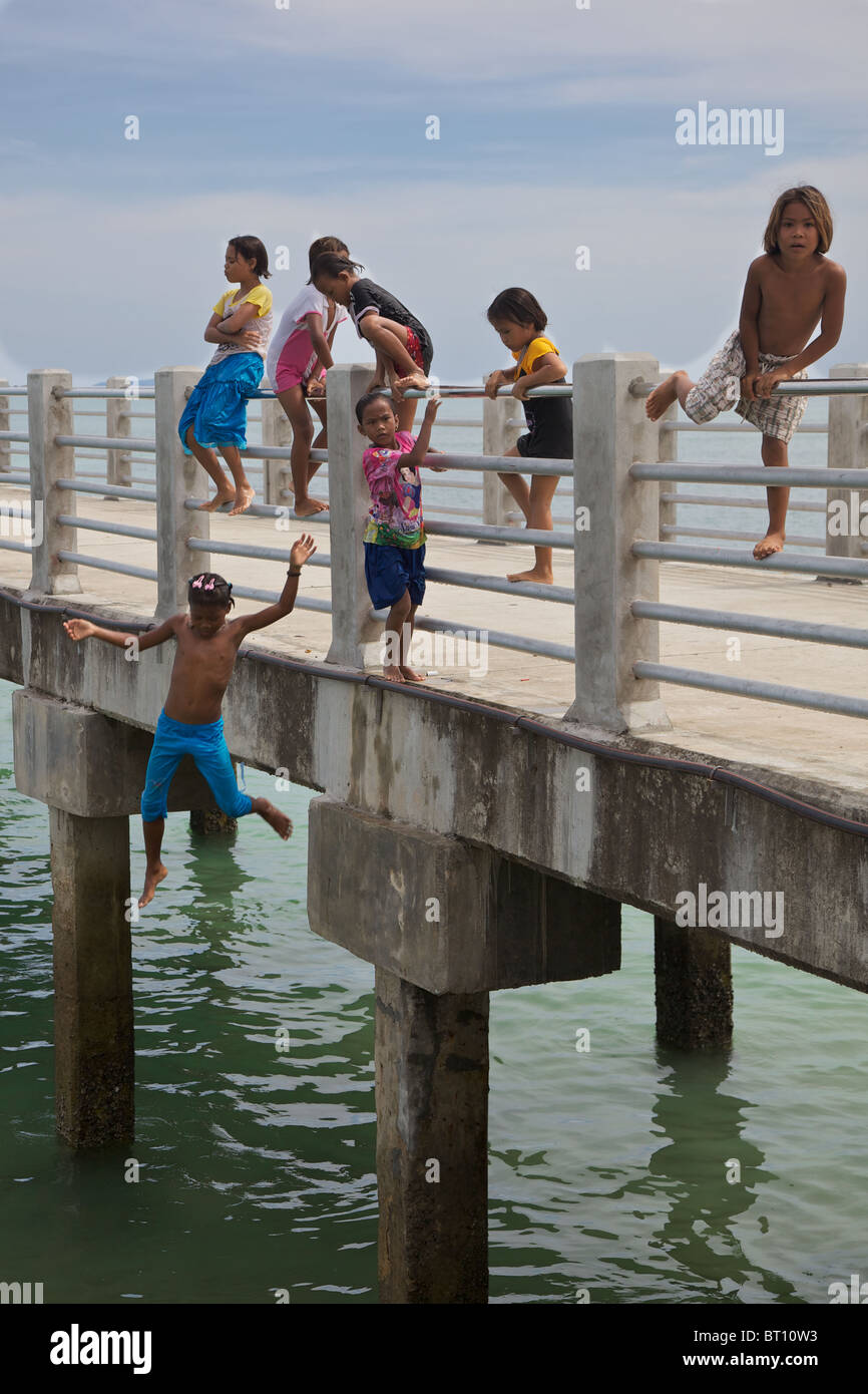 Girls jumping into the sea hi-res stock photography and images - Alamy