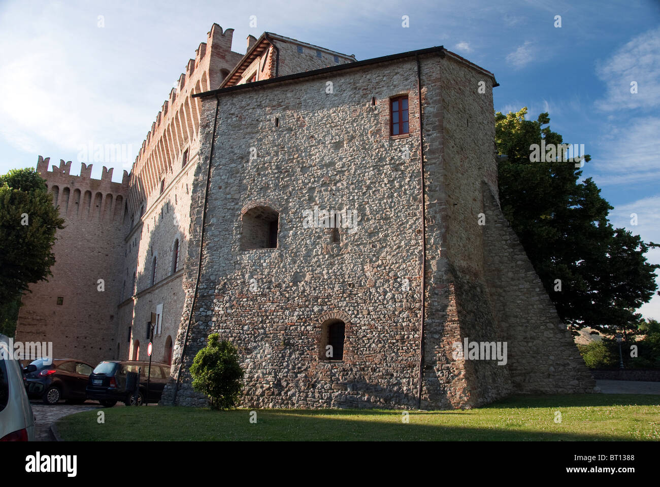 Ghibelline castellation hi-res stock photography and images - Alamy