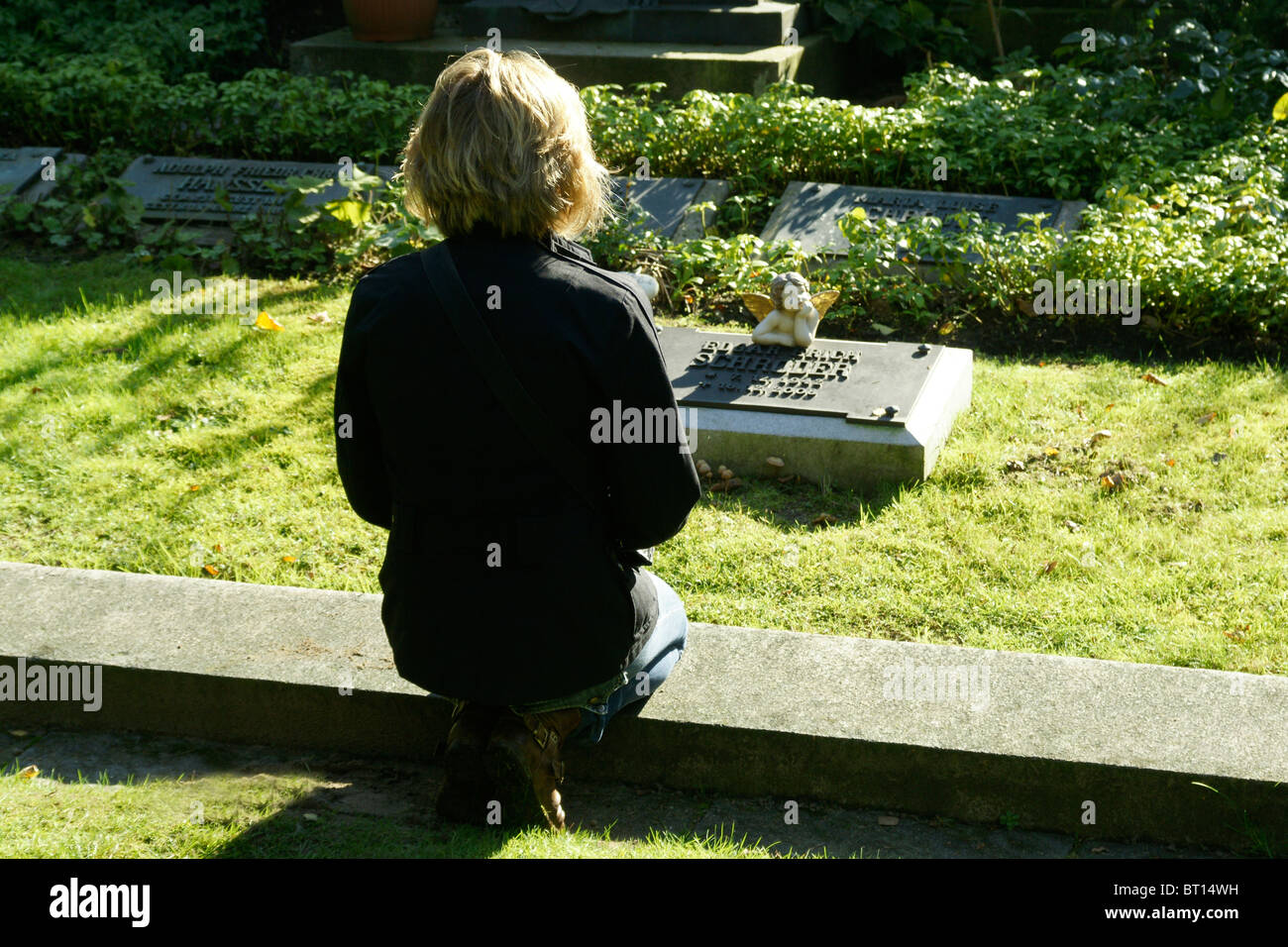 Mourning grave widow hi-res stock photography and images - Alamy