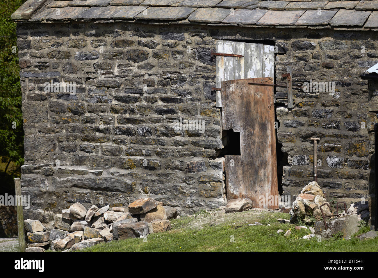 Yorkshire Dales stone barn ready for renovation Stock Photo - Alamy