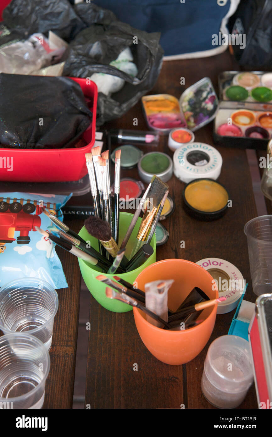 Artist's toolS and equipment Stock Photo - Alamy