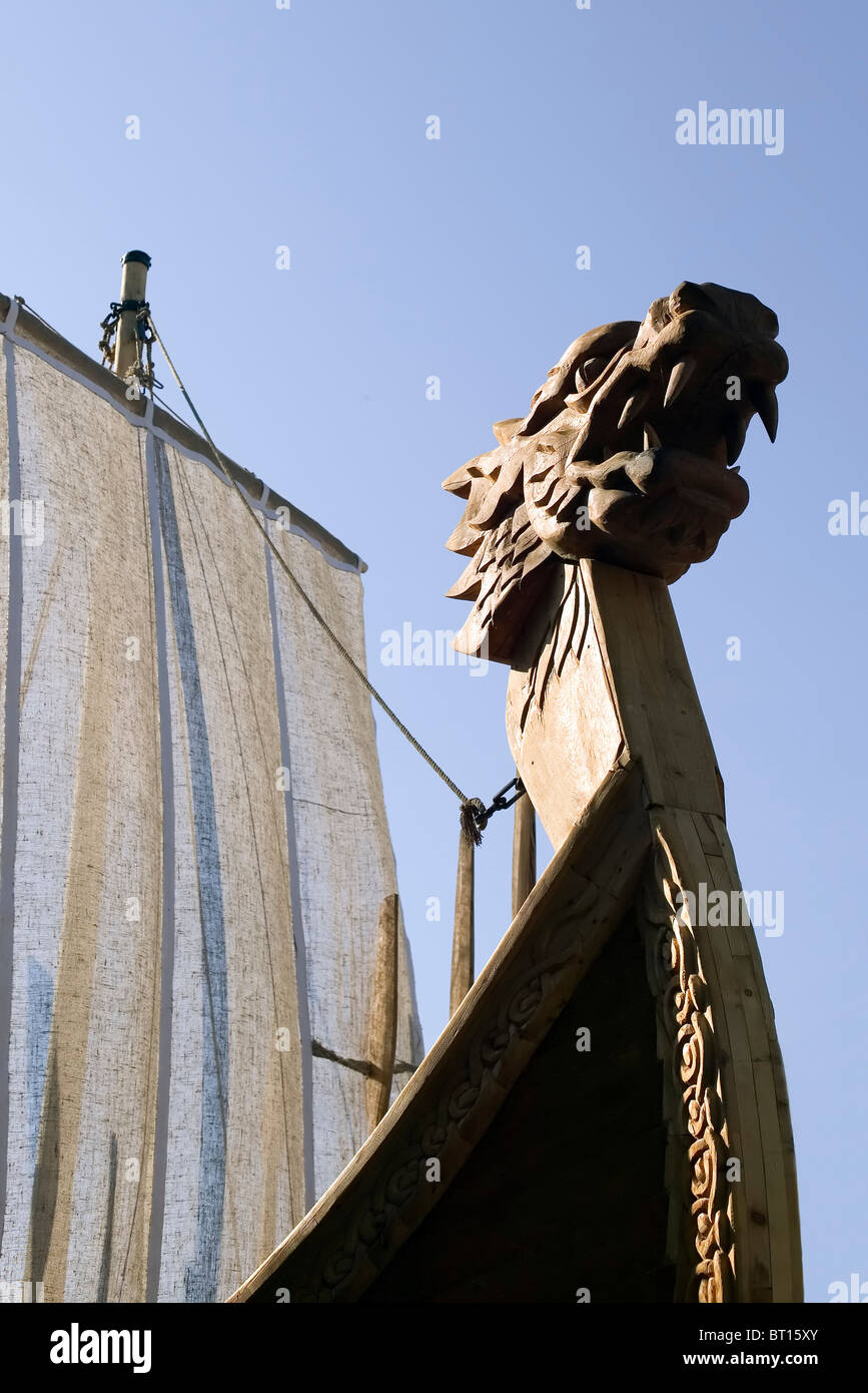 Viking ship dragon hi-res stock photography and images - Alamy