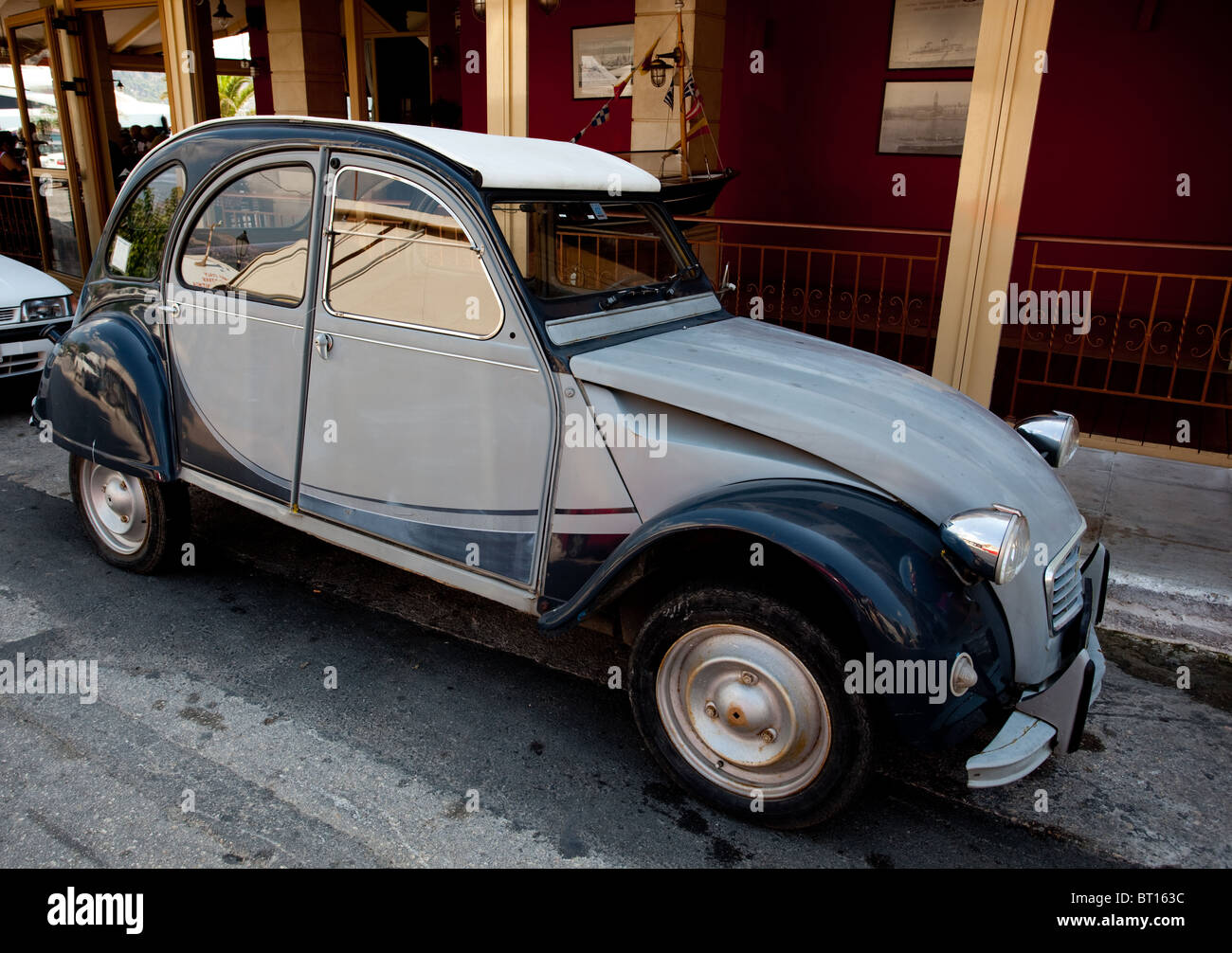 citreon 2cv parked side street.cephalonia Greece Stock Photo - Alamy