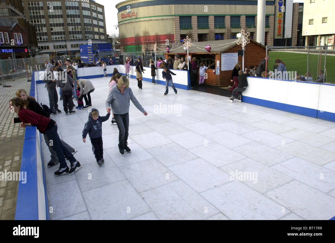 Skaters enjoy open air fun at an outside rink UK Stock Photo - Alamy