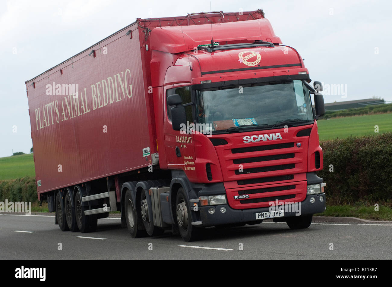 Red lorry hi-res stock photography and images - Alamy