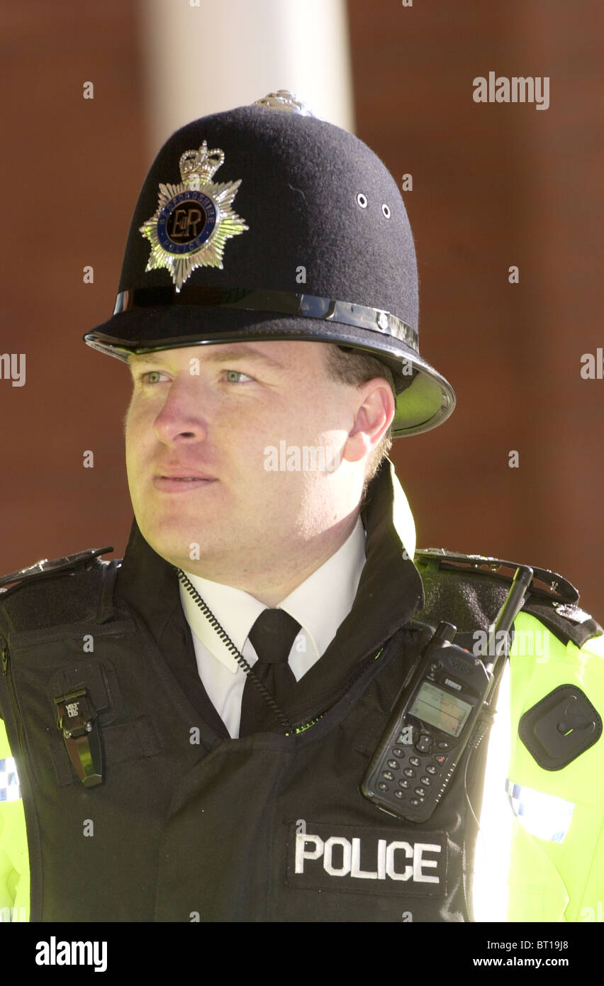 Male police officer UK Stock Photo - Alamy