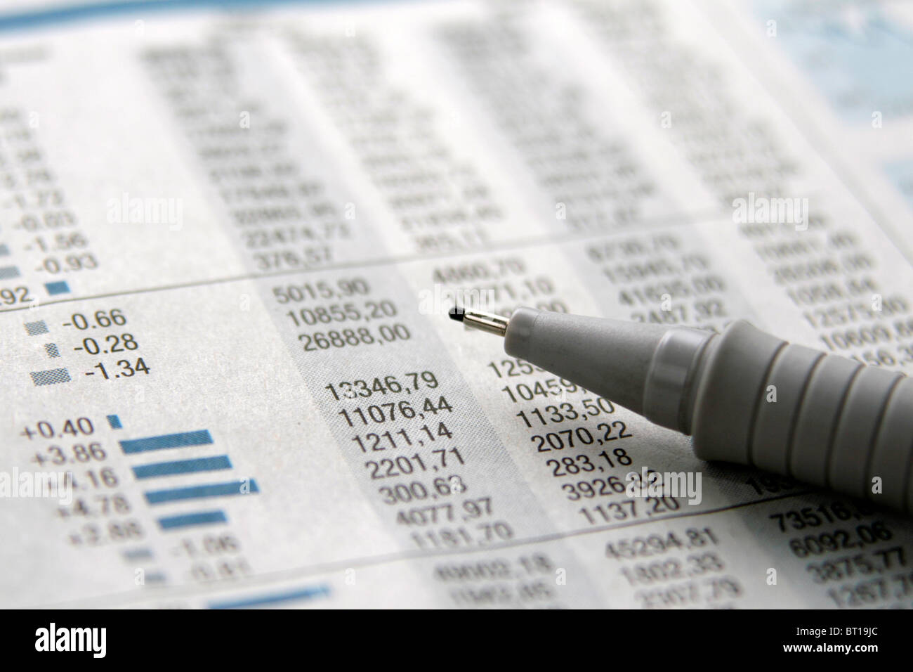 Stock market crash newspaper hi-res stock photography and images - Alamy