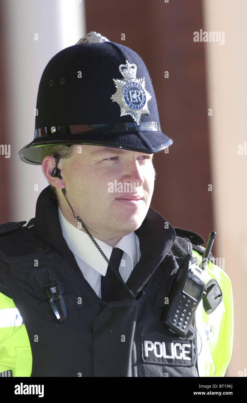 English policeman black and white hi-res stock photography and images ...