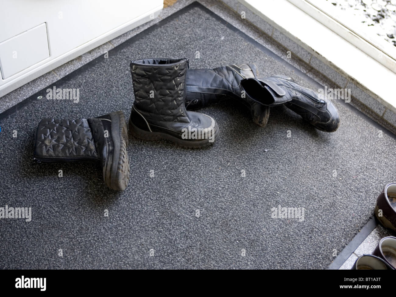 Messy house and children hi-res stock photography and images - Alamy