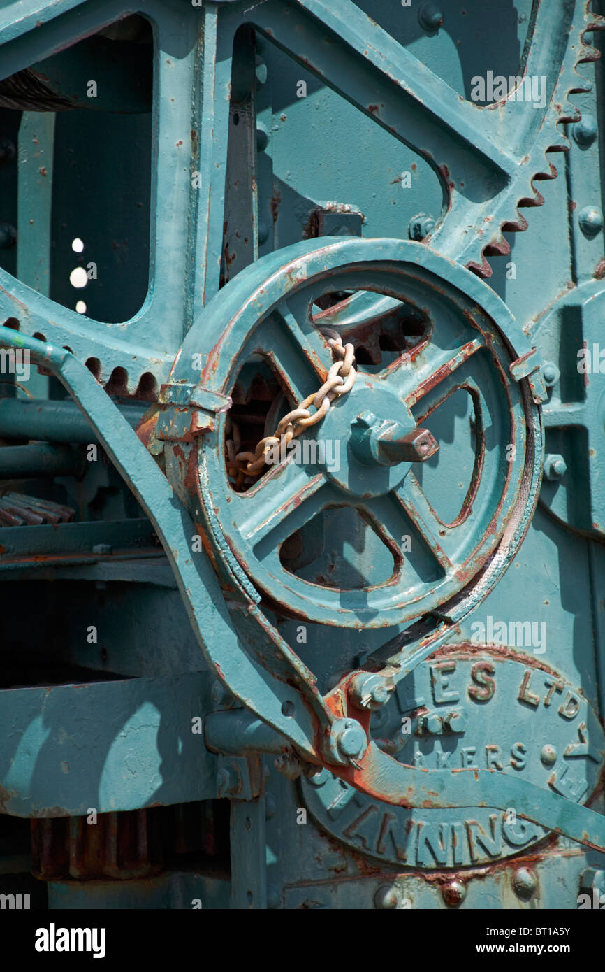close up detail of cogs and wheels on Poole lifting bridge Stock Photo ...