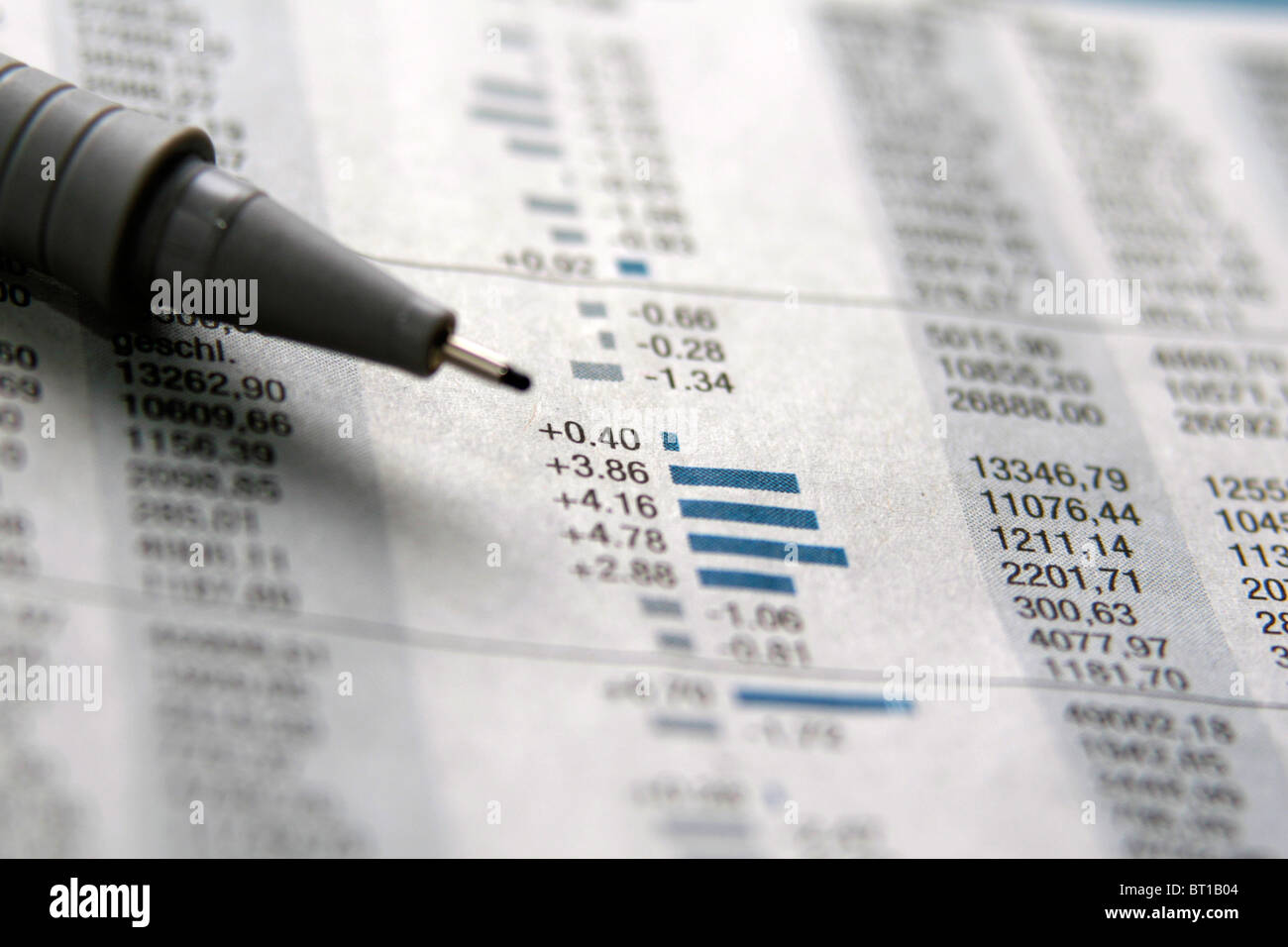 Stock market crash newspaper hi-res stock photography and images - Alamy