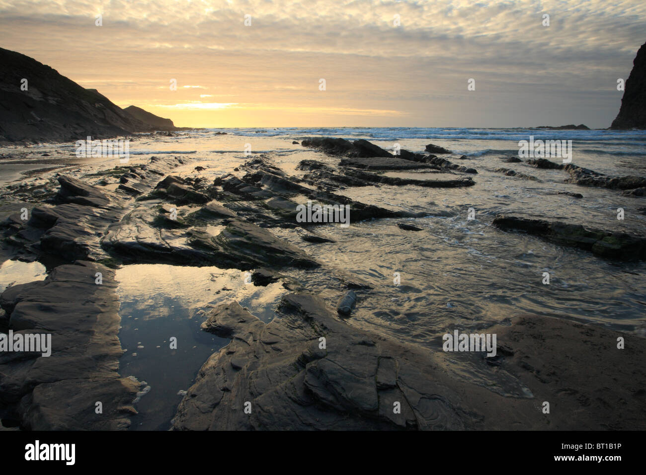 Crackington beach hi-res stock photography and images - Alamy