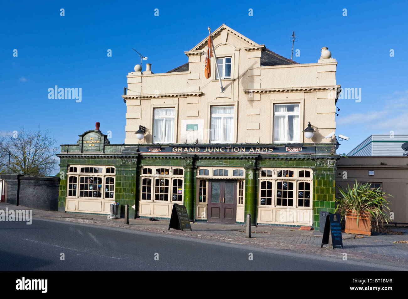 The 'Grand Junction Arms' Public House on Acton Lane, Harlesden. North ...