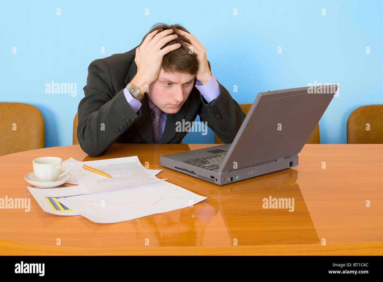 Depressing office desk hi-res stock photography and images - Alamy