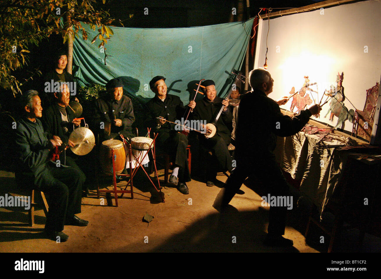 Shadow Puppet Stock Photos & Shadow Puppet Stock Images - Alamy