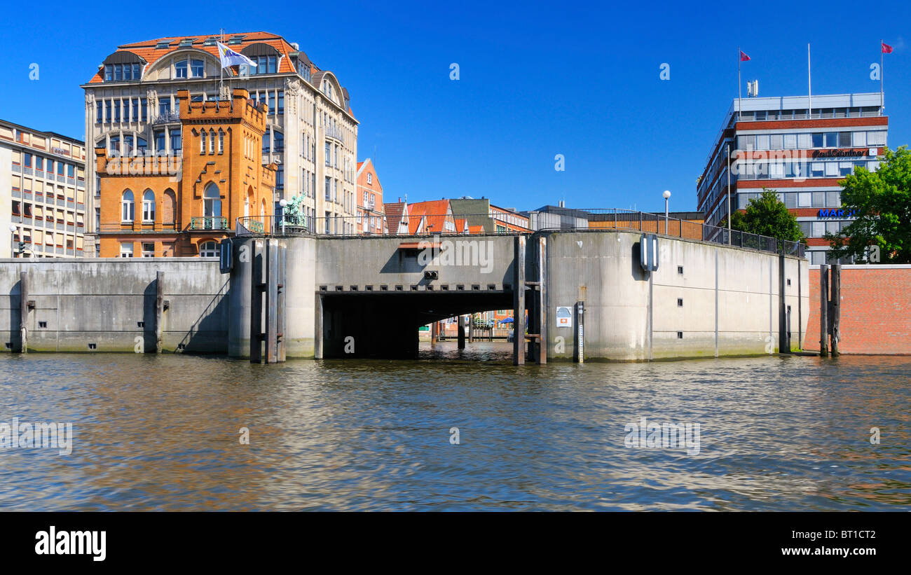 A canal lock (floodgate) of the connection canal between river Elbe and ...