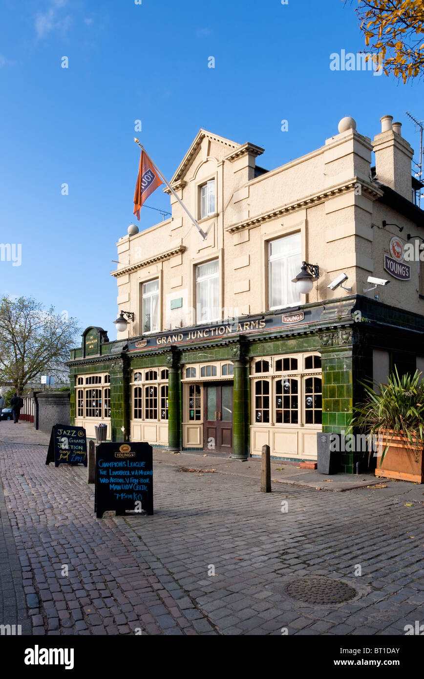 The Grand Junction Arms Public House on Acton Lane, Harlesden, London ...
