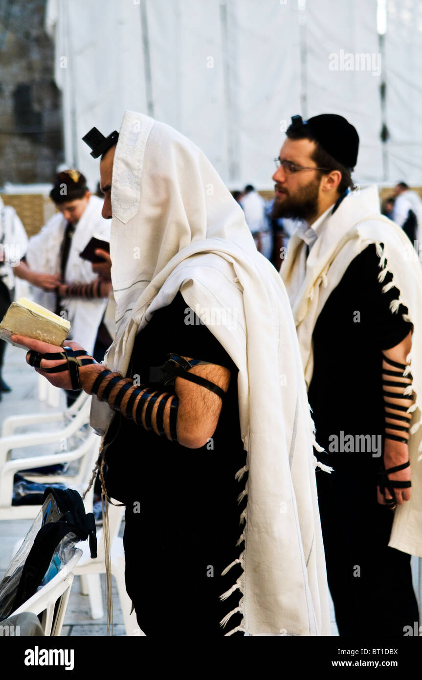 Jewish men praying by the Wailing wall in the old city of Jerusalem ...