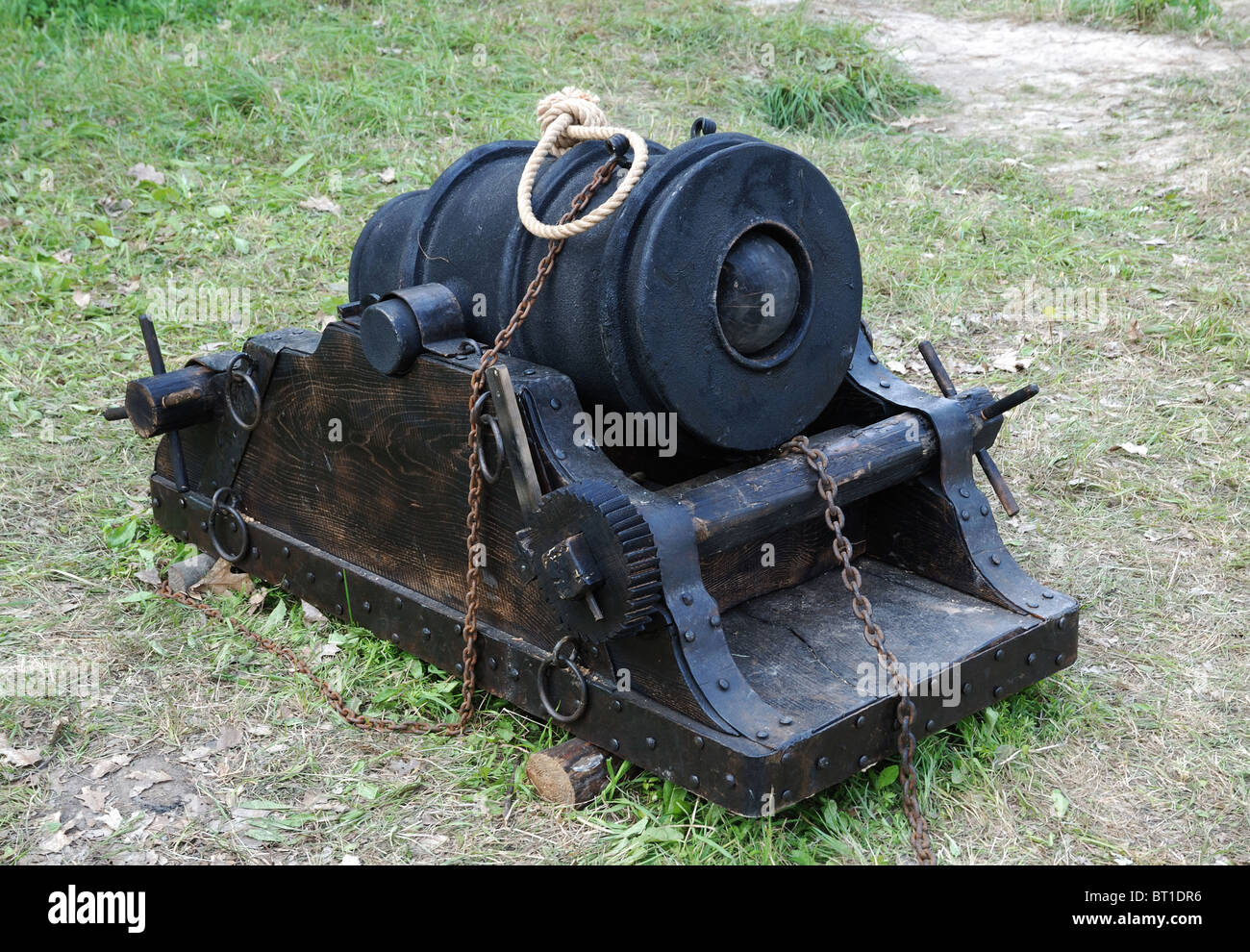 Obsolete cannon on the ground Stock Photo - Alamy